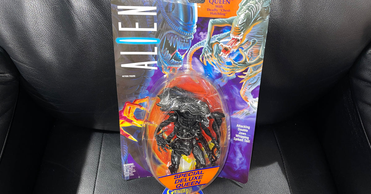 Aliens: Special Deluxe Alien Queen with Deadly Chest-Hatchling (Attack ...